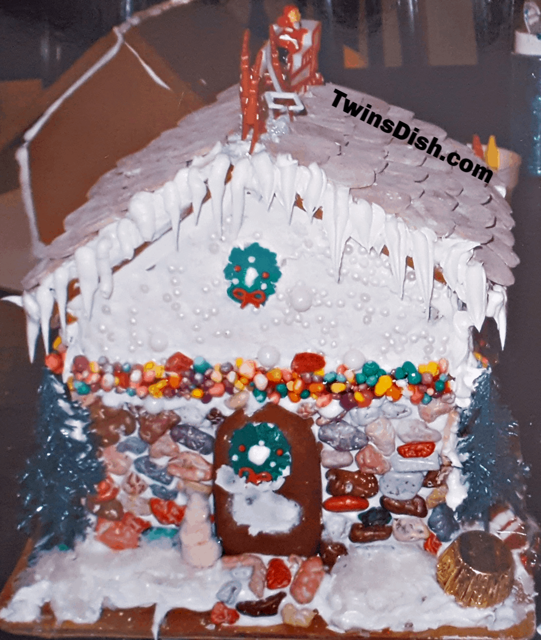 Unique Easy Rustic Christmas Cottage Gingerbread House Idea